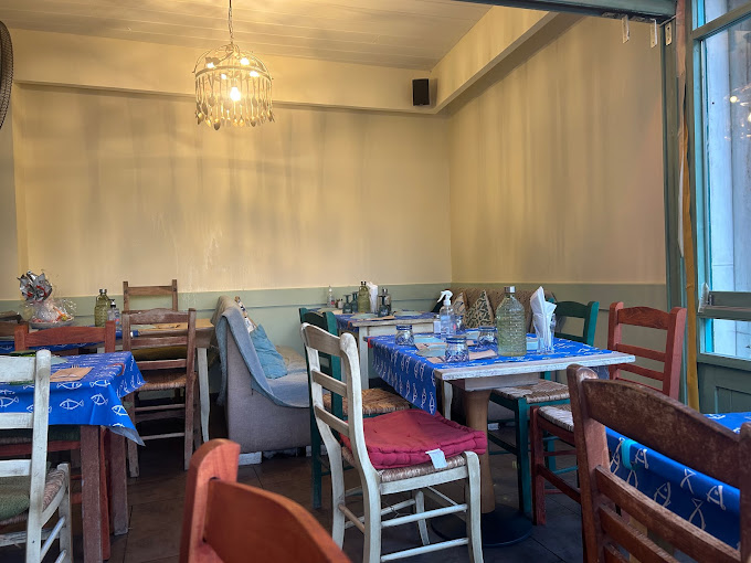 Στο Πέραμα ό,τι θέλεις για καλό μεζέ θα το μάθεις... "Χαρτί και ...